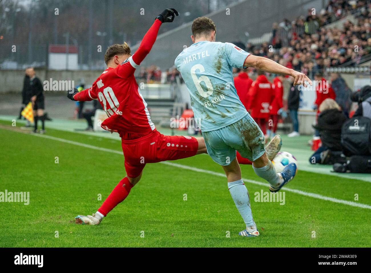 Essen, Deutschland. 06th Jan, 2024. Leonardo Vonic (Rot-Weiss Essen, #20) gegen Eric Martel (1 ...