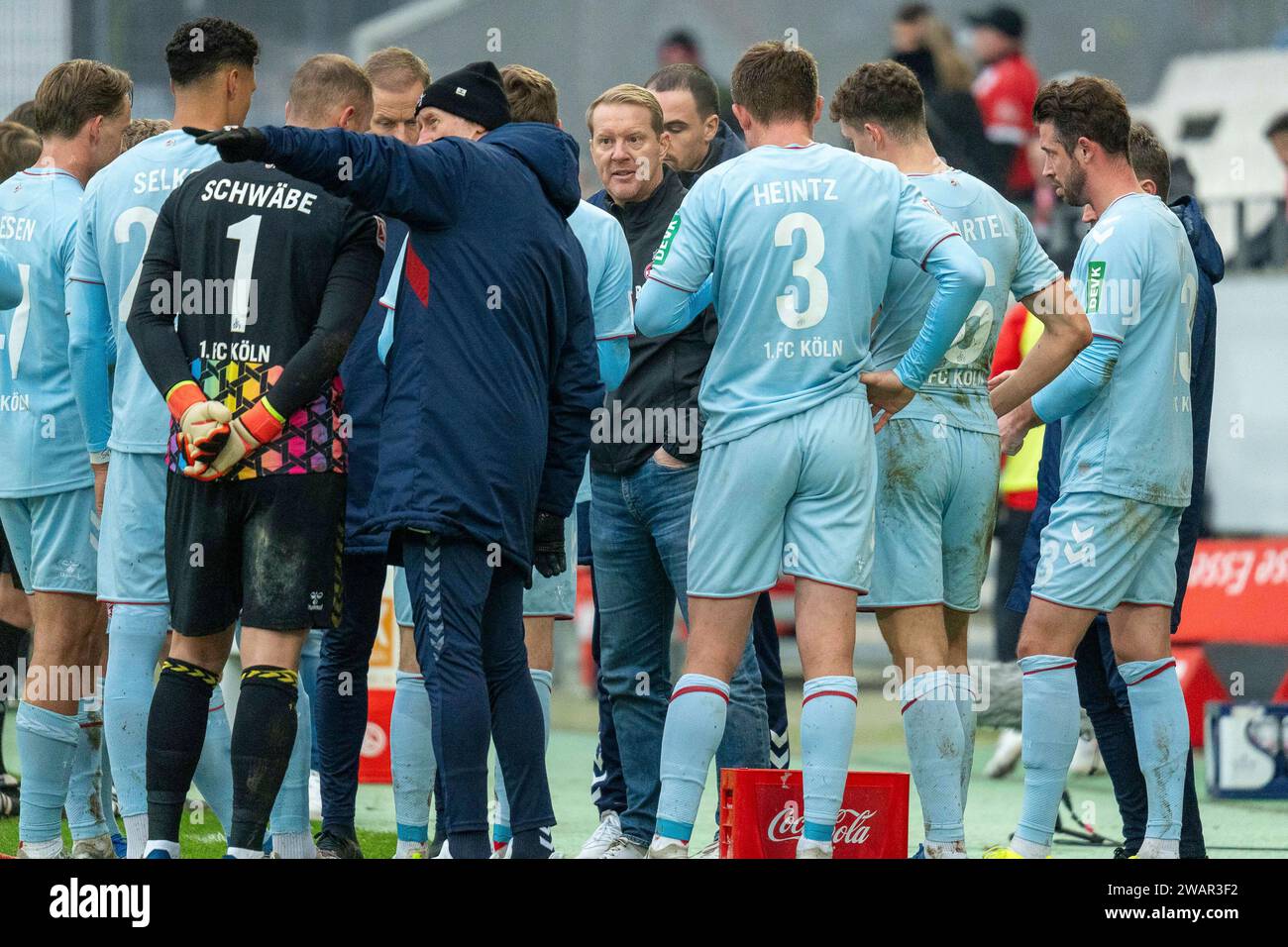 Essen, Deutschland. 06th Jan, 2024. Timo Schultz (1. FC Koeln, Cheftrainer) spricht nach den ...