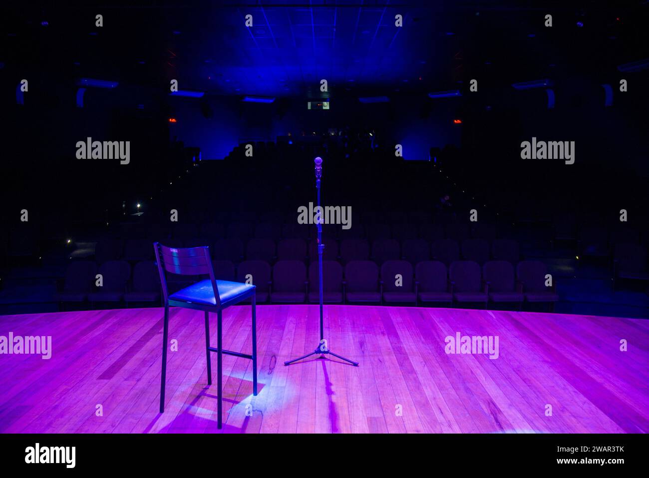 Performance setting hi-res stock photography and images - Alamy