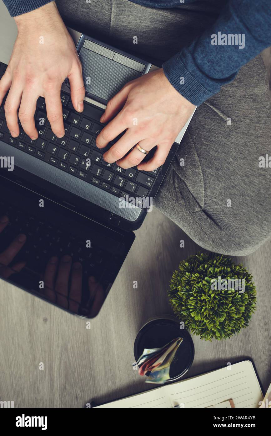 Working in the office, counting money Stock Photo - Alamy