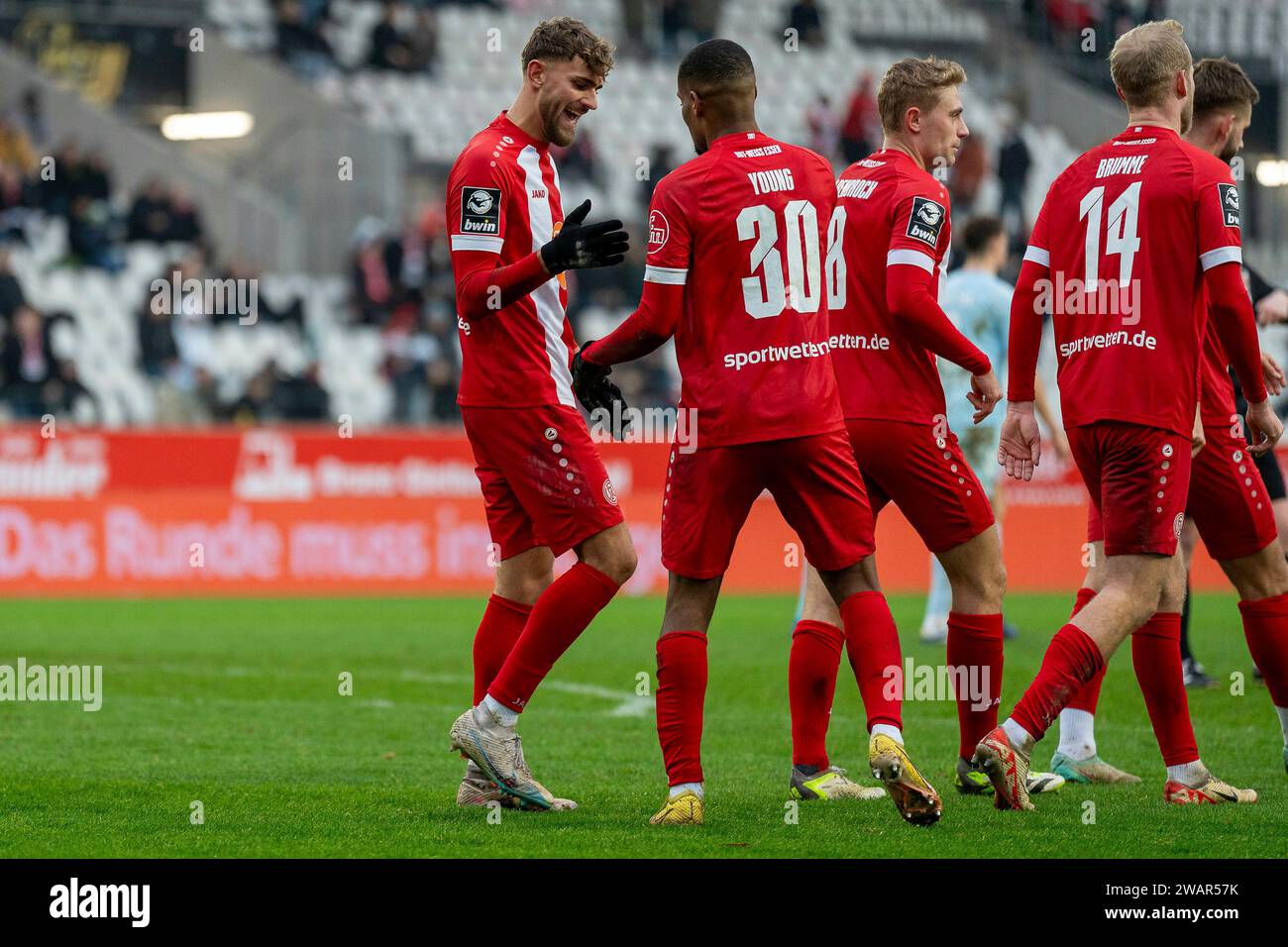 Essen, Deutschland. 06th Jan, 2024. Torjubel bei Leonardo Vonic (Rot ...