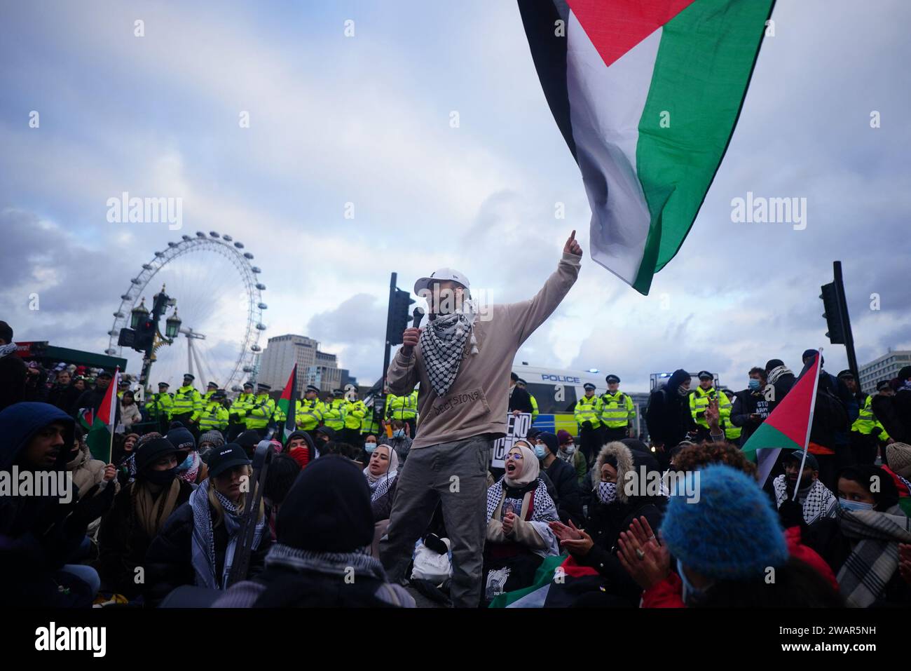 Protesters block Westminster Bridge during a Free Palestine Coalition ...