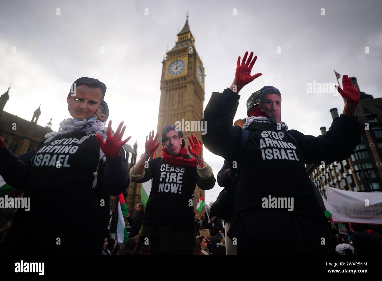 Protesters block Westminster Bridge during a Free Palestine Coalition ...