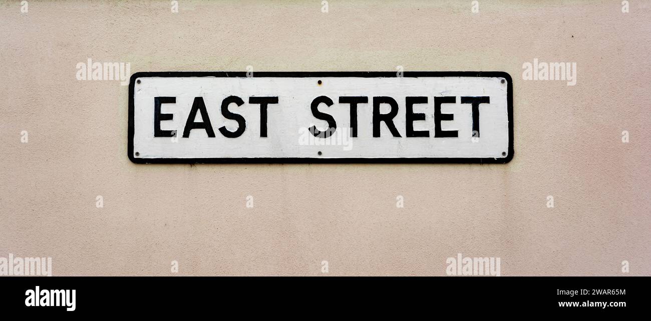 Standard street name hi-res stock photography and images - Alamy