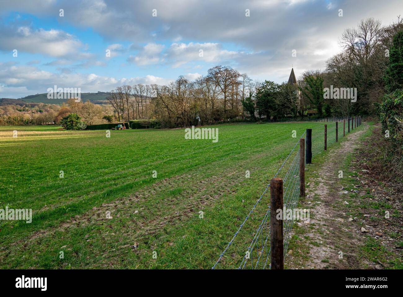 The view from the Monarch's Way as it approaches Findon Church and ...