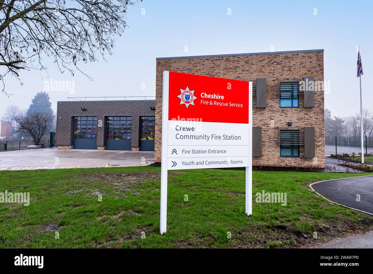 Uk fire service logo hi-res stock photography and images - Alamy