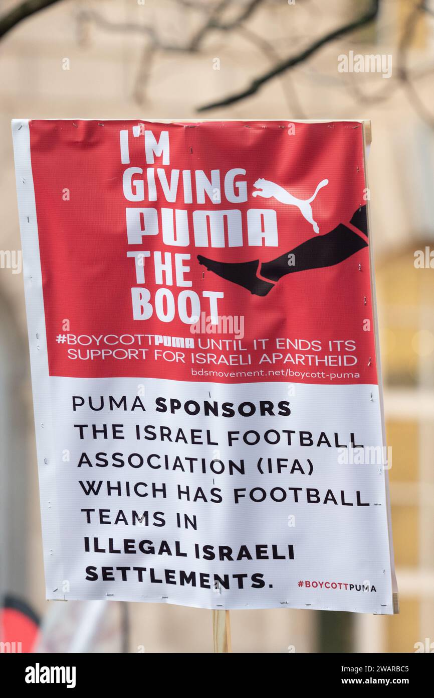Giving puma the boot hi-res stock photography and images - Alamy