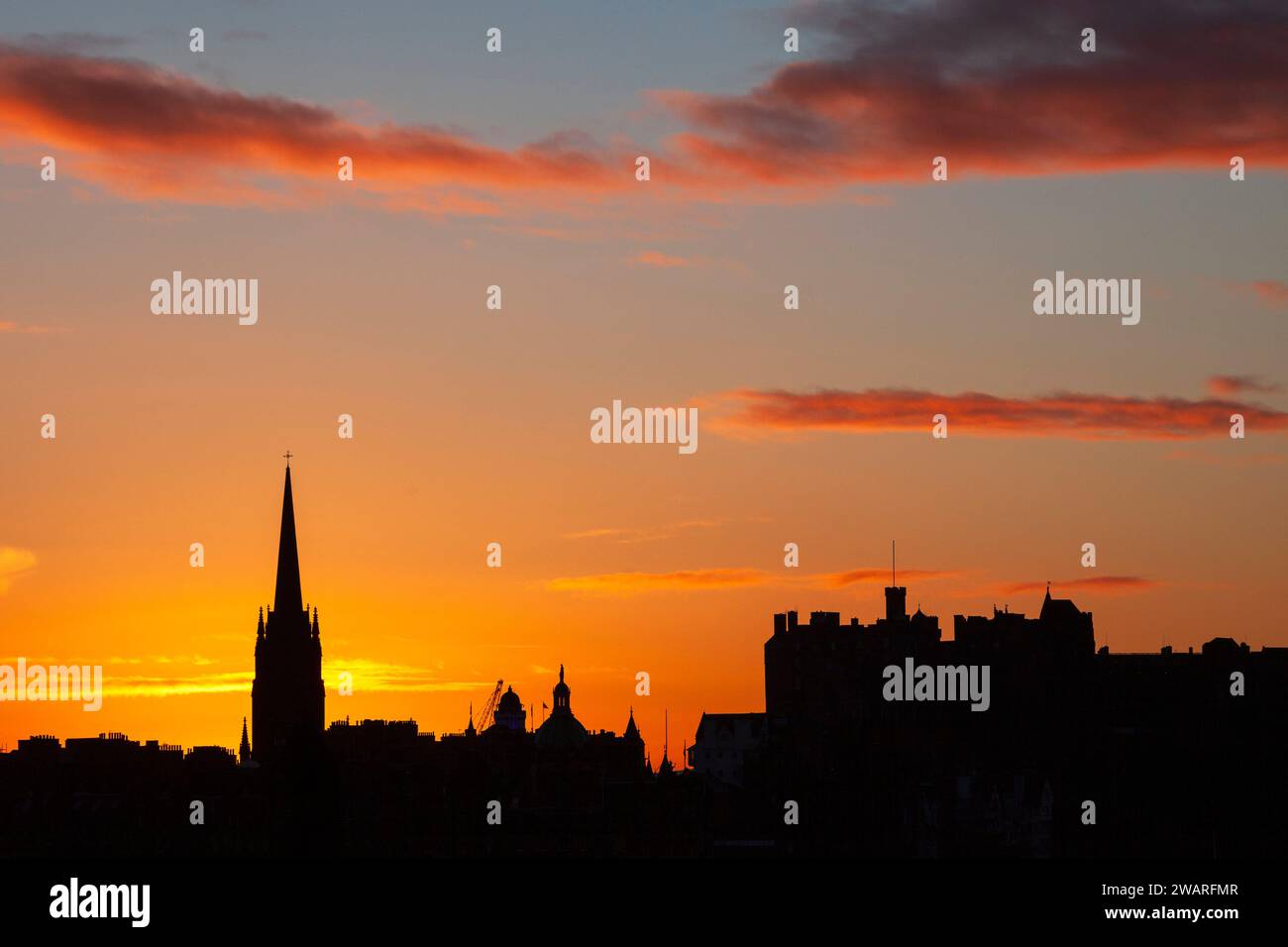 Edinburgh, city centre, Scotland, UK. 6 January 2024. Glorious sunset ...