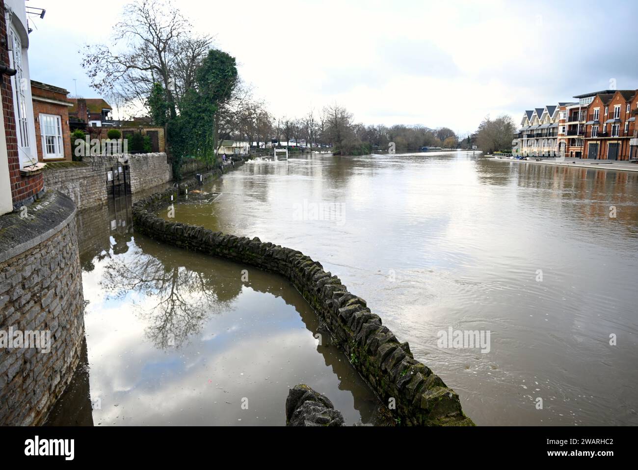 Avoid contact with flood hi-res stock photography and images - Alamy