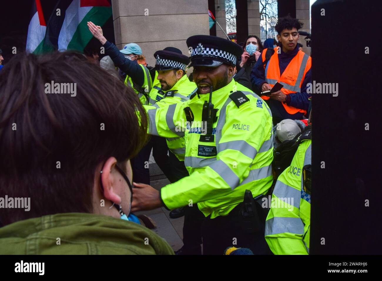 London, UK. 6th January 2024. Police officers scuffle with pro ...