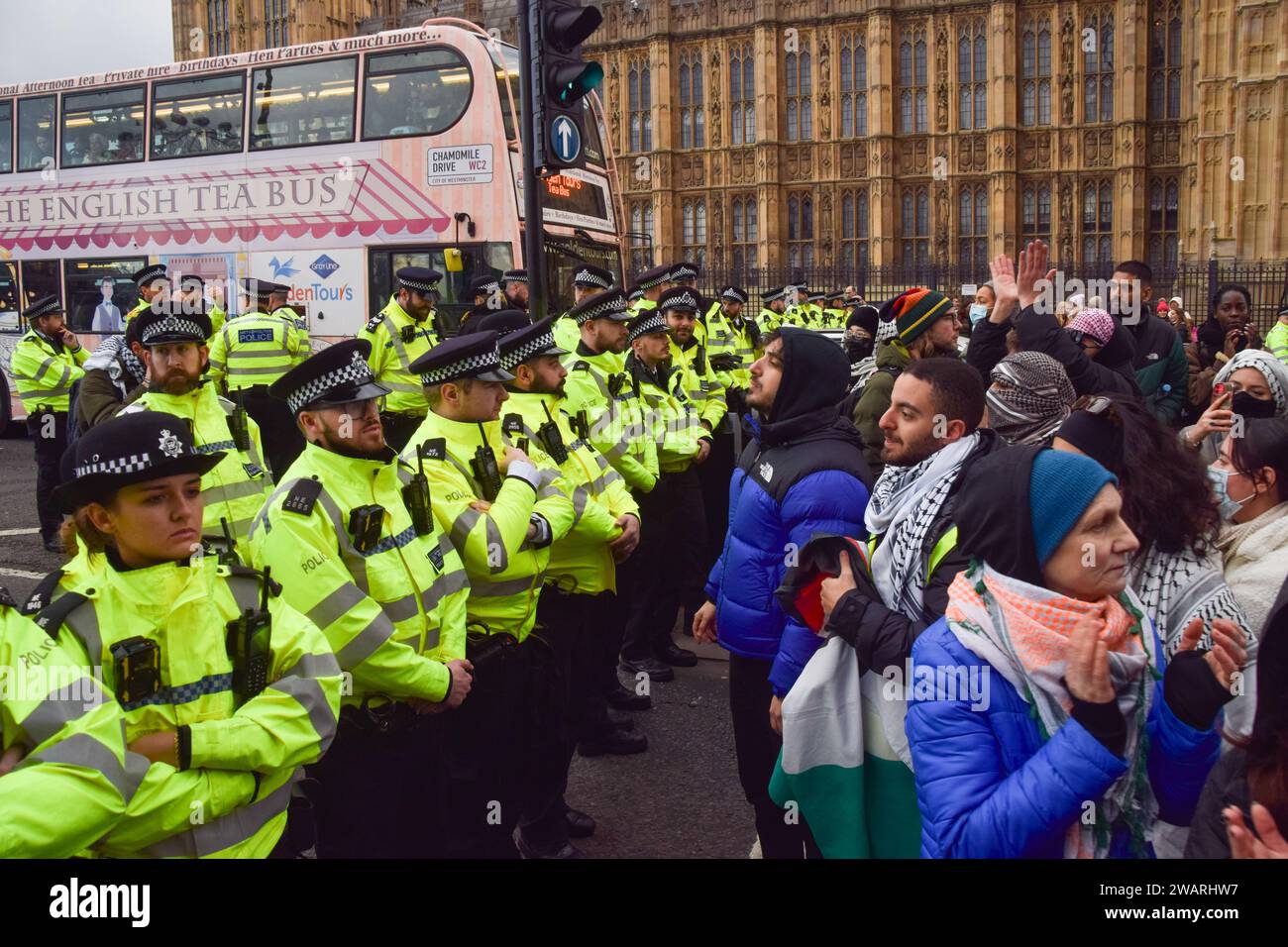 London, UK. 6th January 2024. Police officers form a cordon on ...