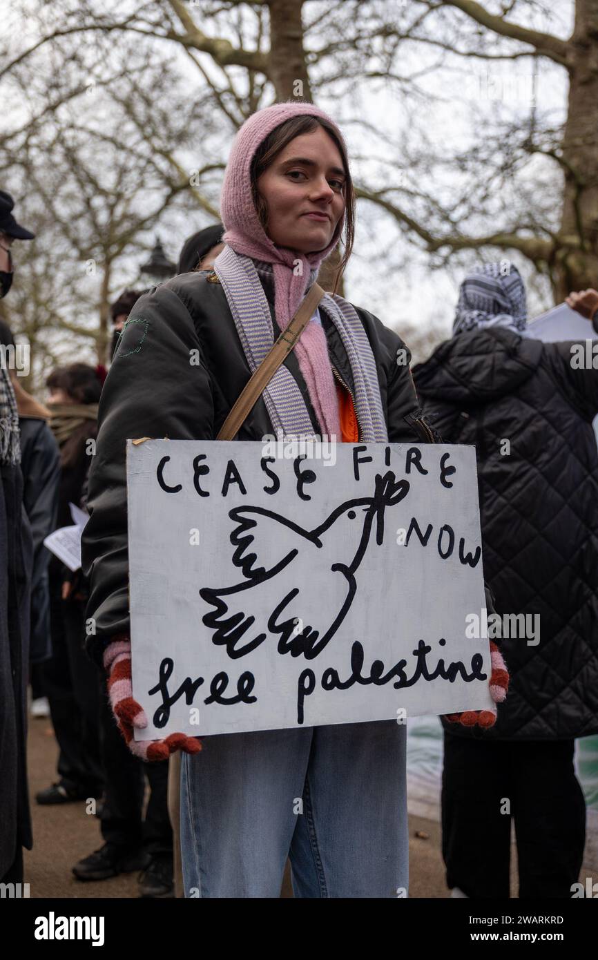 London/UK 06 JAN 2024, Anti-war protestors gathered in central London ...