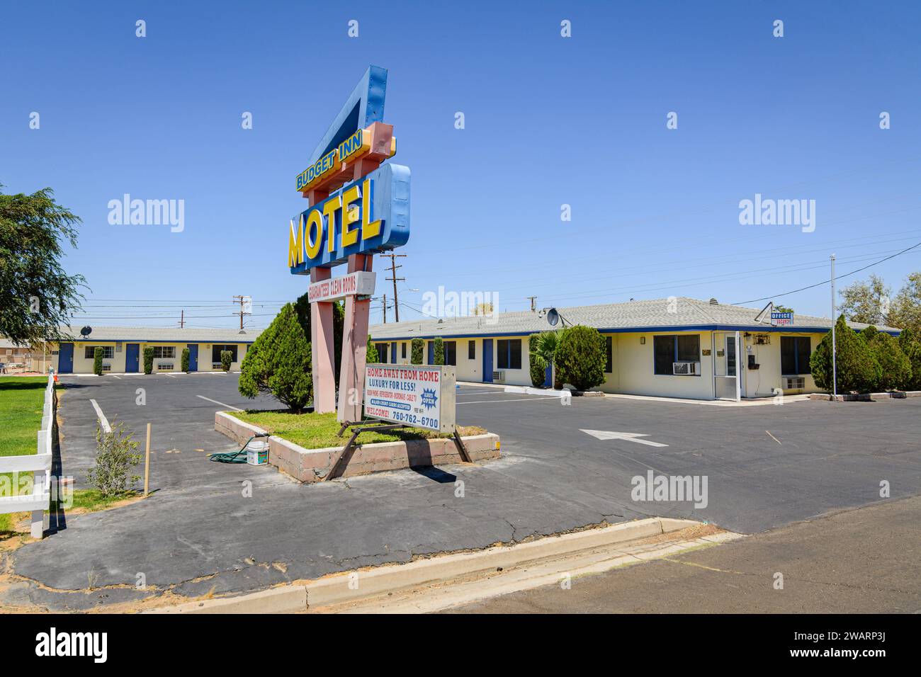 L shaped motel hi-res stock photography and images - Alamy