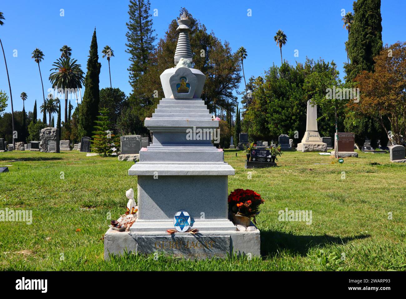 Los Angeles, California: GURU JAGAT grave at Hollywood Forever Cemetery ...