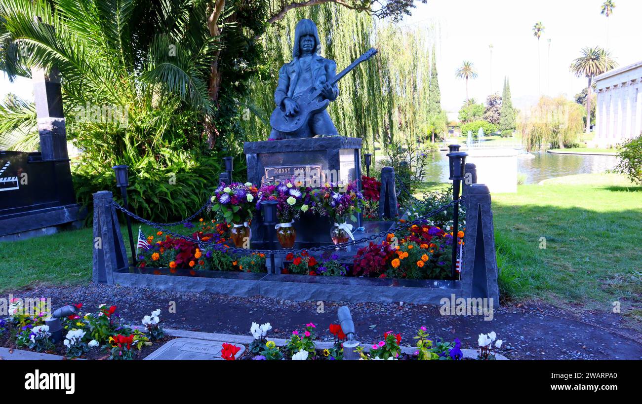 Los Angeles, California: JOHNNY RAMONE (Born John Cummings) grave at ...