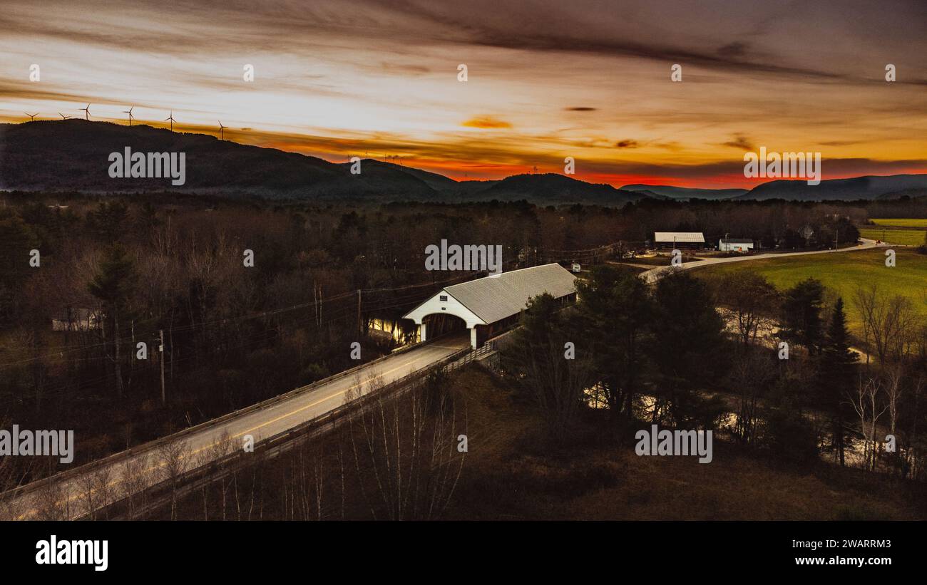 Rural country road with bridge hi-res stock photography and images - Alamy