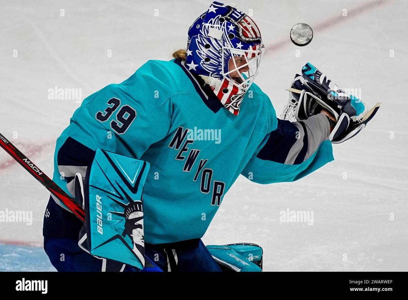 Bridgeport, CT, USA. 5th Jan, 2024. New York goalie Abbey Levy (39 ...