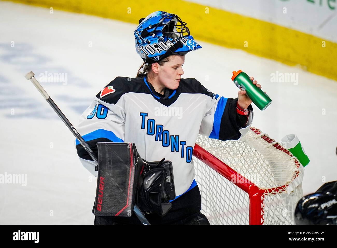Bridgeport, CT, USA. 5th Jan, 2024. Toronto goalie Kristen Campbell (50 ...