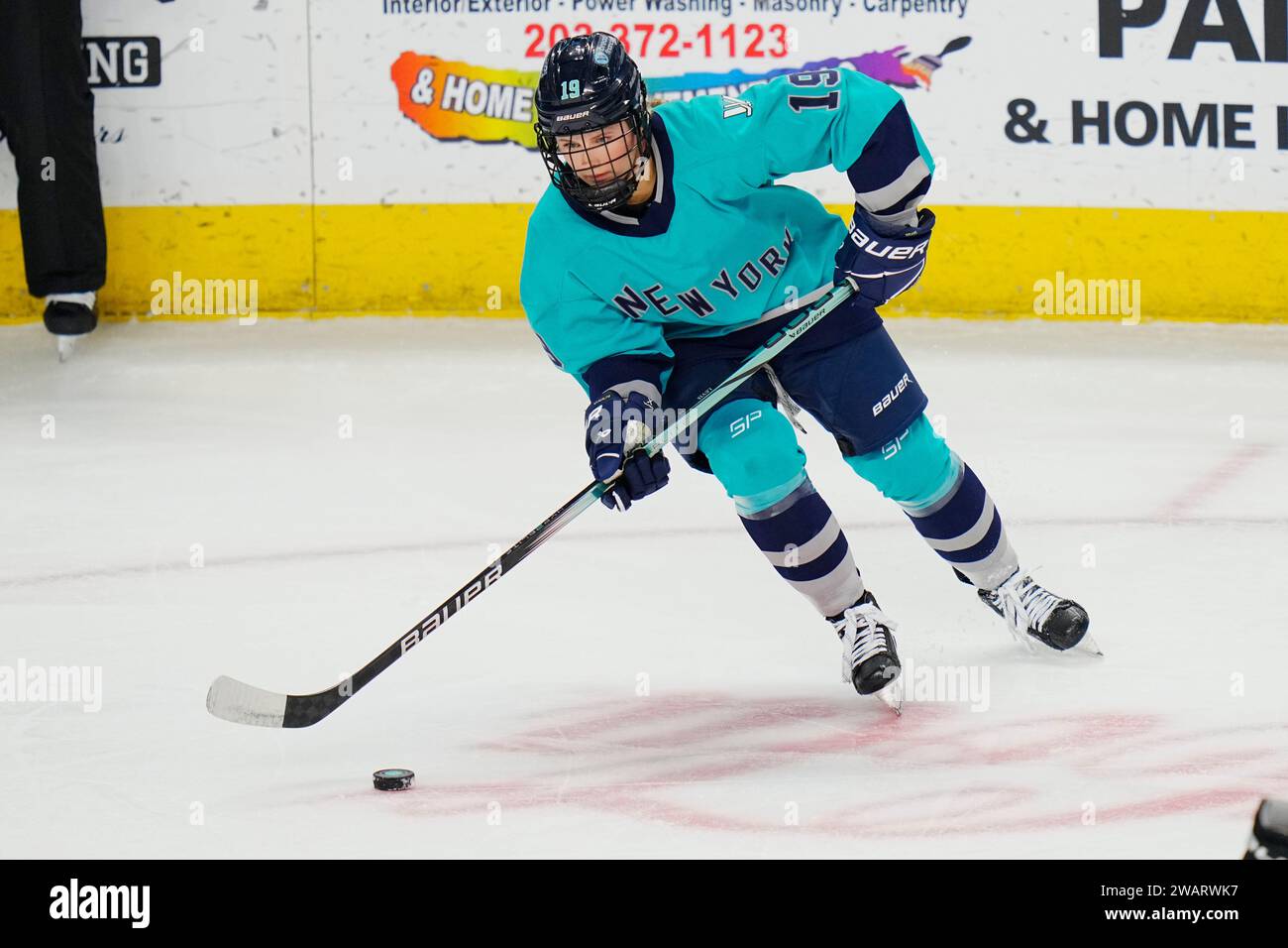 Bridgeport, CT, USA. 5th Jan, 2024. New York forward Paetyn Levis (19 ...