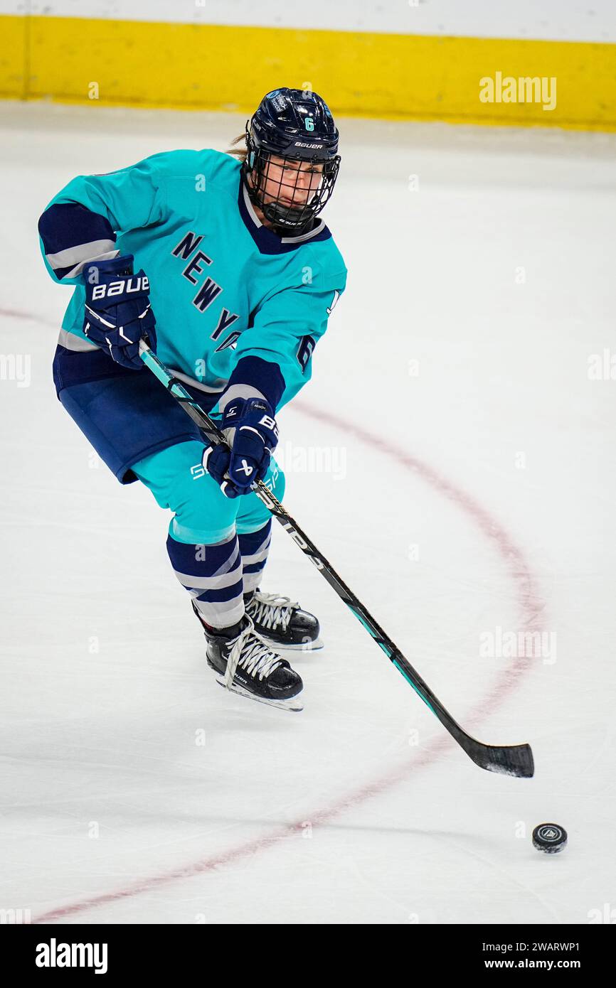 Bridgeport, CT, USA. 5th Jan, 2024. New York defender Brooke Hobson (6 ...