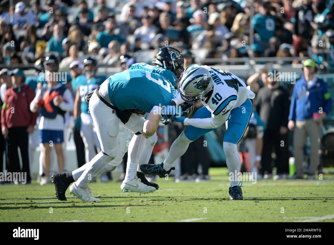 Carolina Panthers linebacker Deion Jones (40) sacks Jacksonville ...