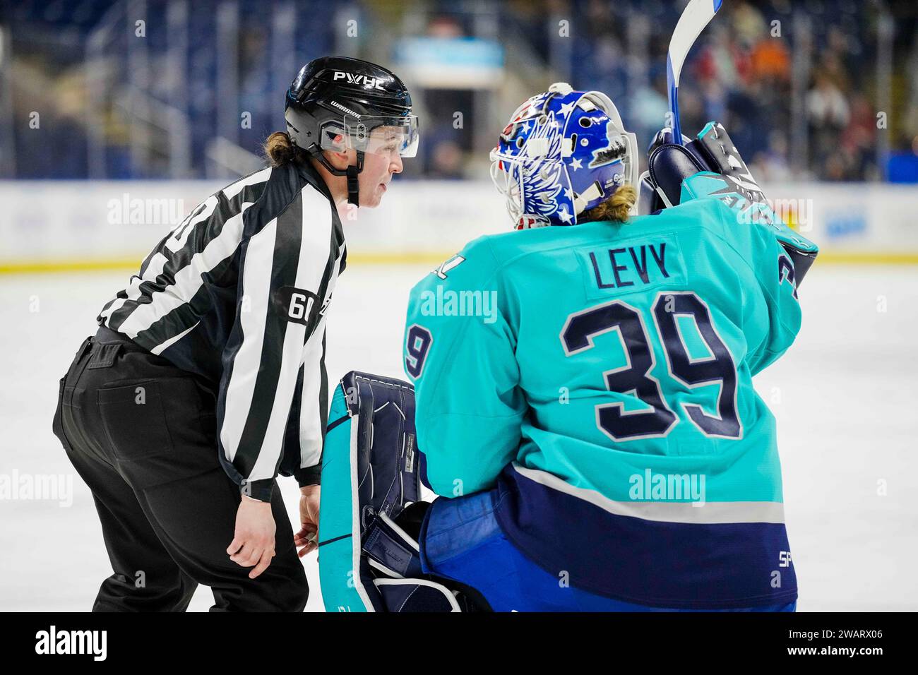 Bridgeport, CT, USA. 5th Jan, 2024. New York goalie Abbey Levy (39 ...