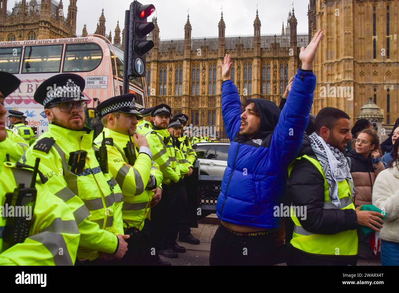 London, England, UK. 6th Jan, 2024. Police officers form a cordon on ...