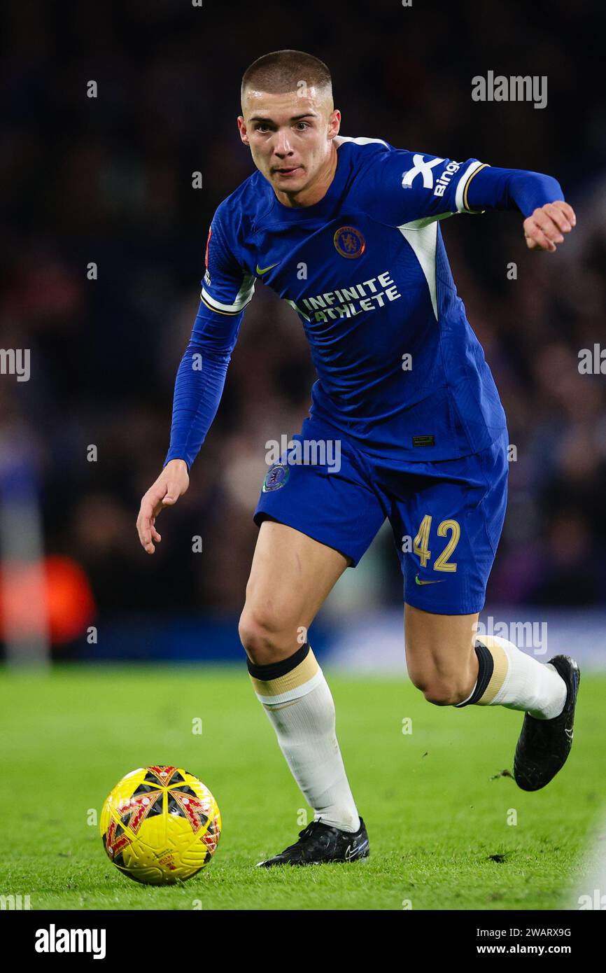 LONDON, UK - 6th Jan 2024: Alfie Gilchrist of Chelsea in action during ...