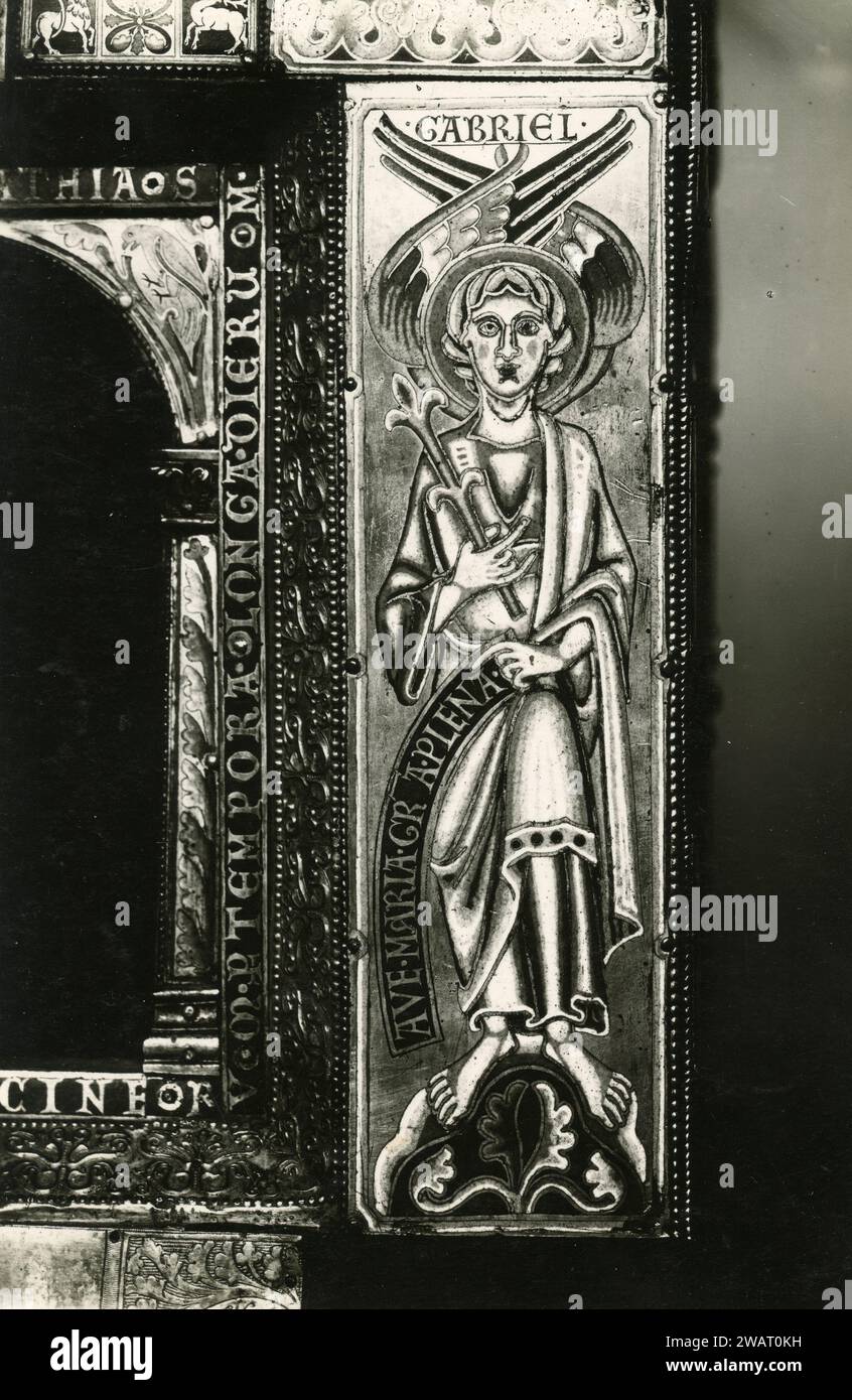 Romanesque Byzantine art: Angel Gabriel, high middle ages Stock Photo ...