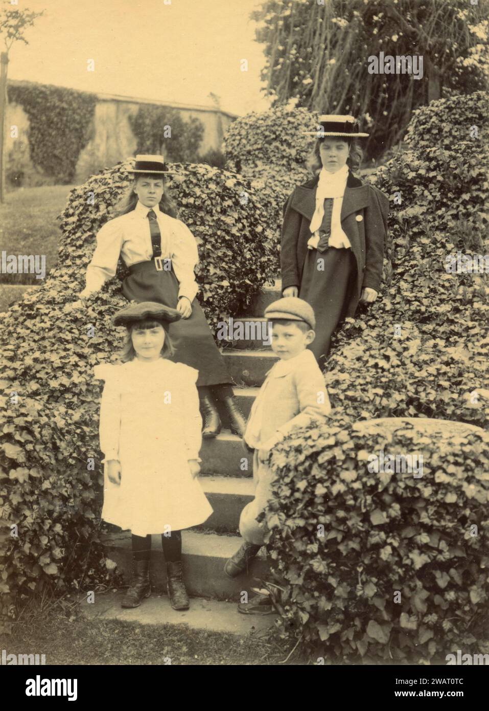 1900s garden hi-res stock photography and images - Alamy