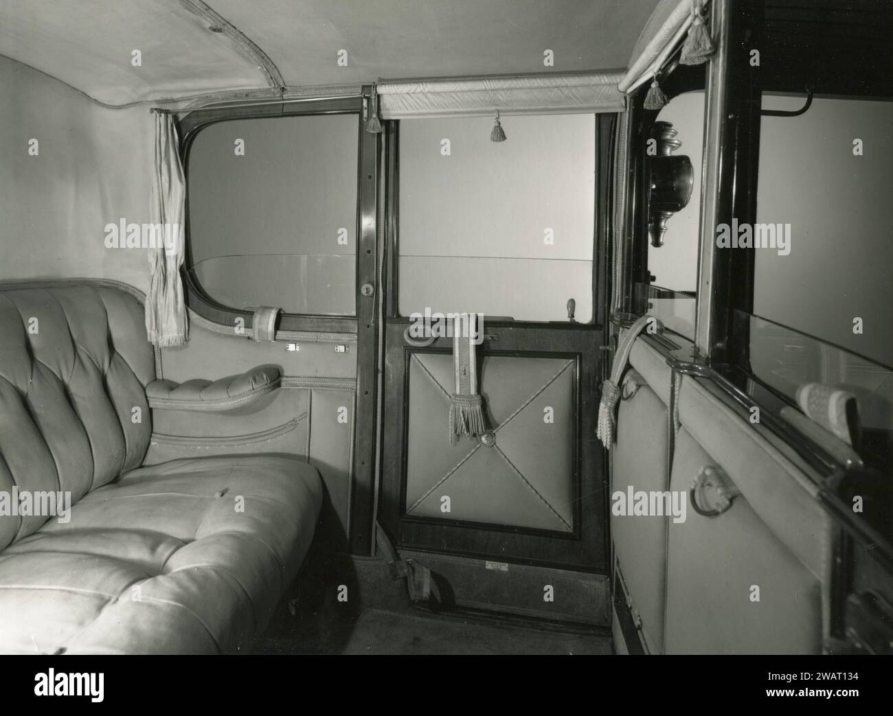 1920s interiors hi-res stock photography and images - Alamy