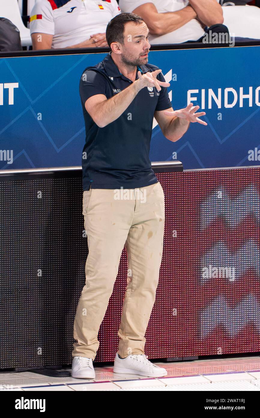 Eindhoven, Netherlands. 06th Jan, 2024. EINDHOVEN, NETHERLANDS - JANUARY 6: Coach Evangelos ...