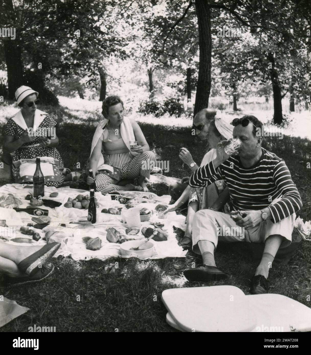 Eating italy 1970s hi-res stock photography and images - Alamy