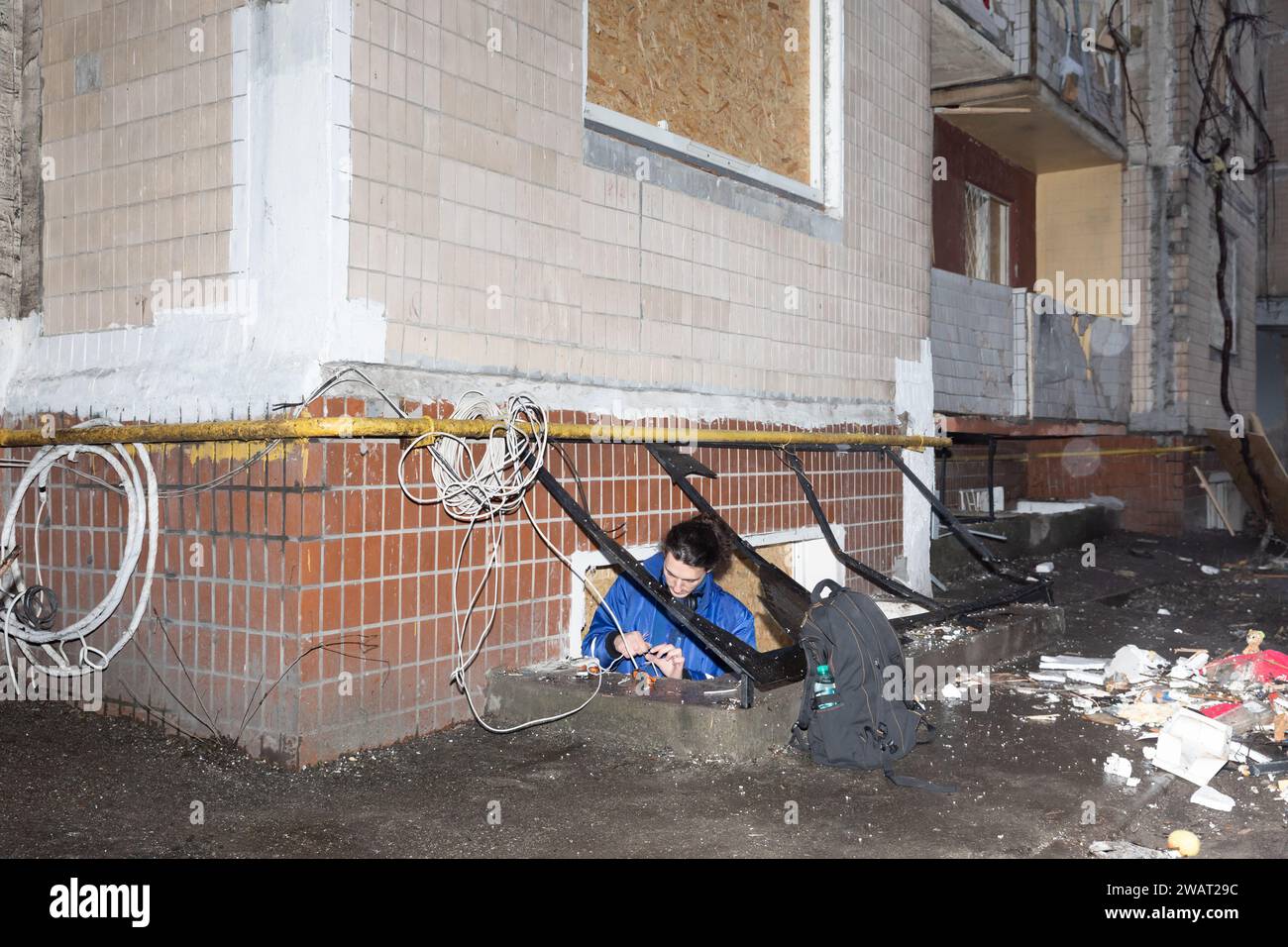 Ruined multi storey house hi-res stock photography and images - Alamy