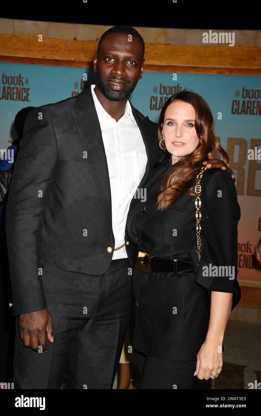 LOS ANGELES, CALIFORNIA - JANUARY 05: (L-R) Omar Sy and Hélène Sy ...