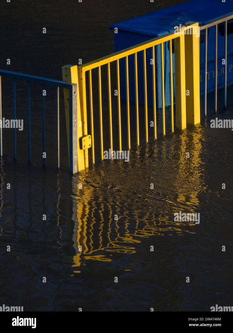 Underwater Playground, Flooding, River Thames, Caversham, Reading ...