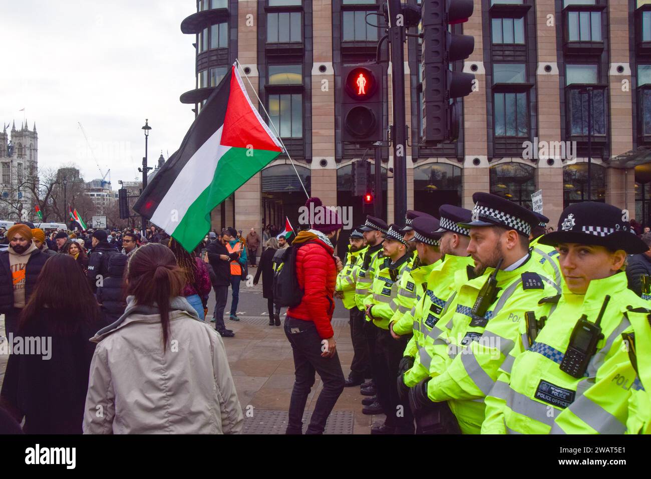London, England, UK. 6th Jan, 2024. Police officers form a cordon next ...