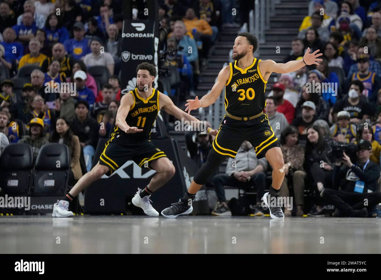 Golden State Warriors guard Stephen Curry (30) and guard Klay Thompson ...