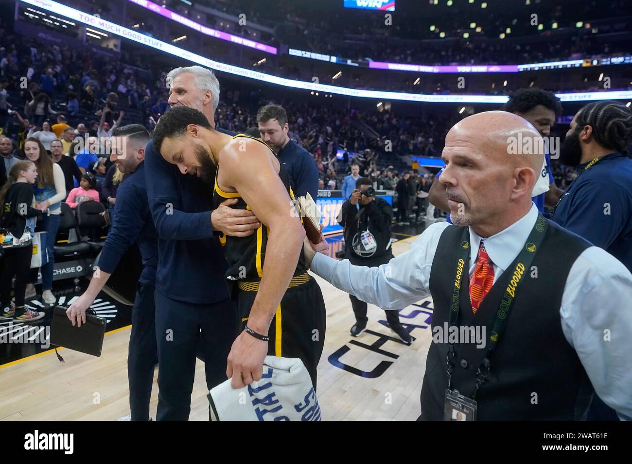 Golden State Warriors guard Stephen Curry, middle, reacts after an NBA ...