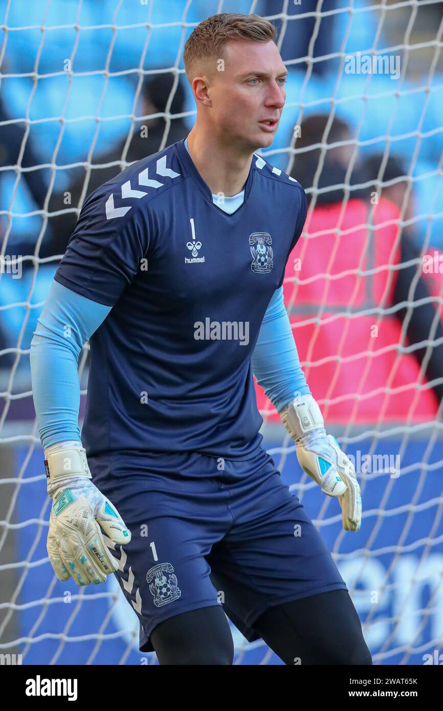 Simon Moore #1 of Coventry City warming up during the Emirates FA Cup ...