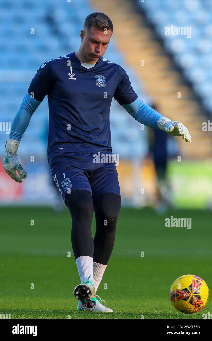 Simon Moore #1 of Coventry City warming up during the Emirates FA Cup ...