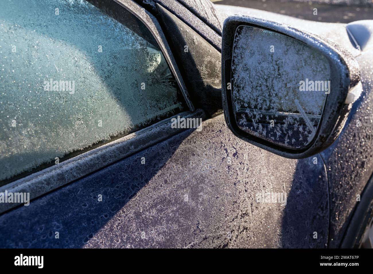 Winter weather reporter hi-res stock photography and images - Alamy
