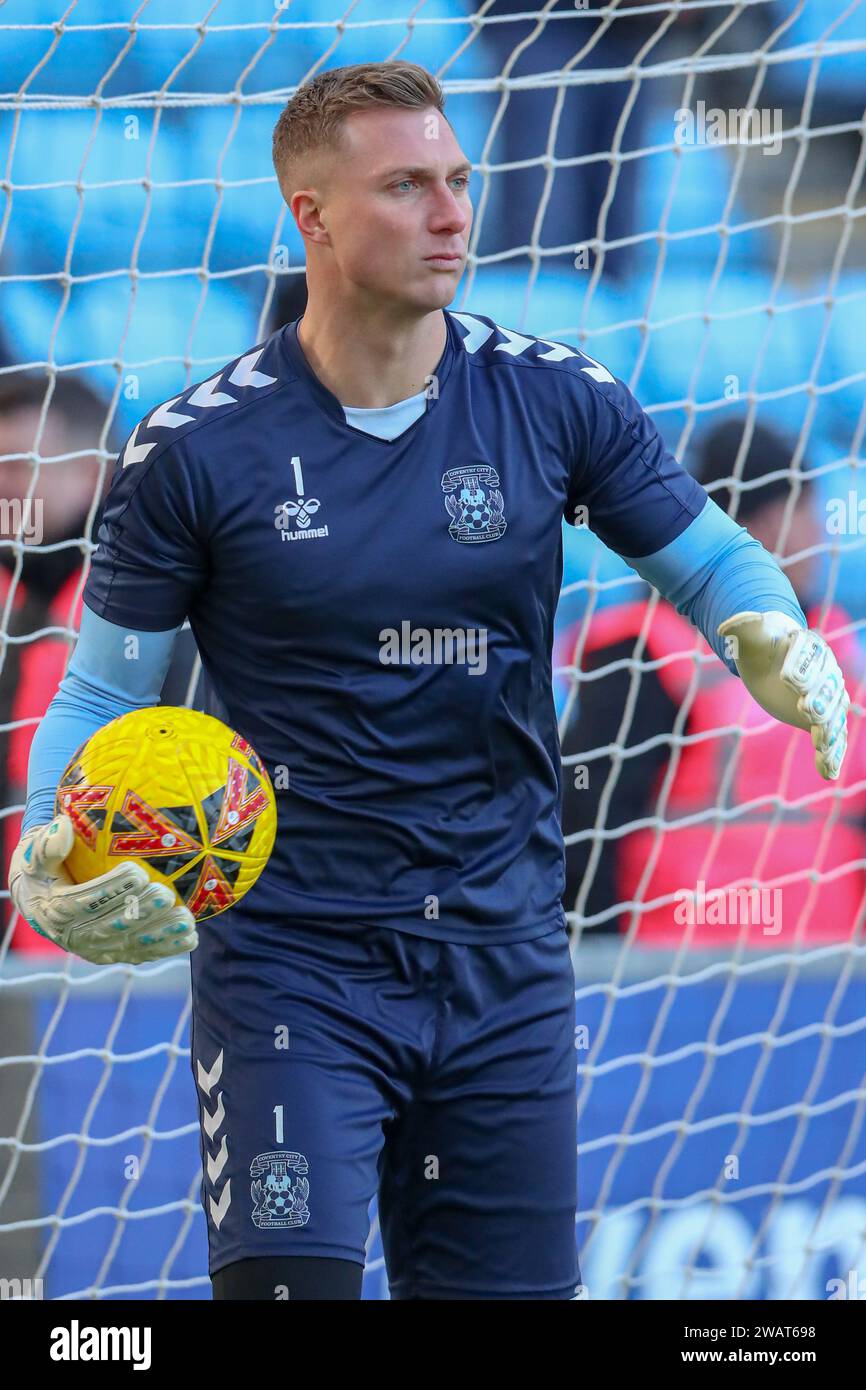 Simon Moore #1 of Coventry City warming up during the Emirates FA Cup ...