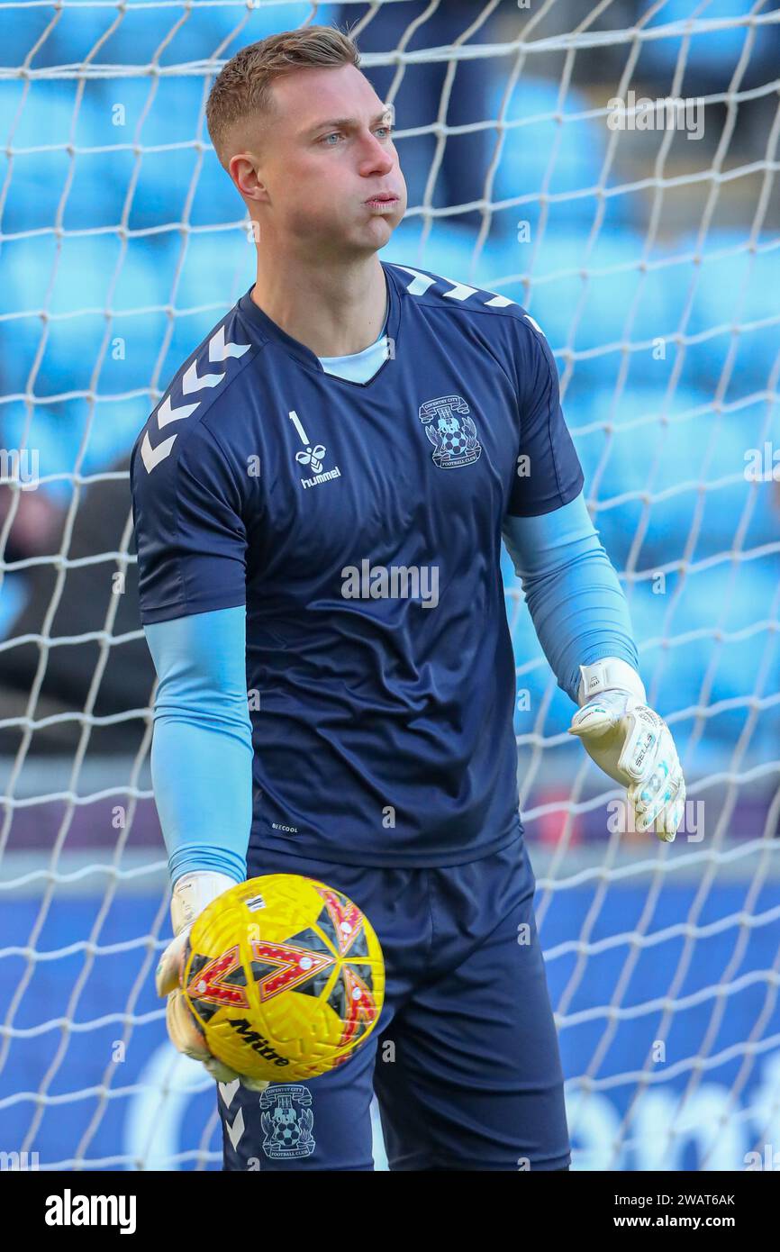 Simon Moore #1 of Coventry City warming up during the Emirates FA Cup ...