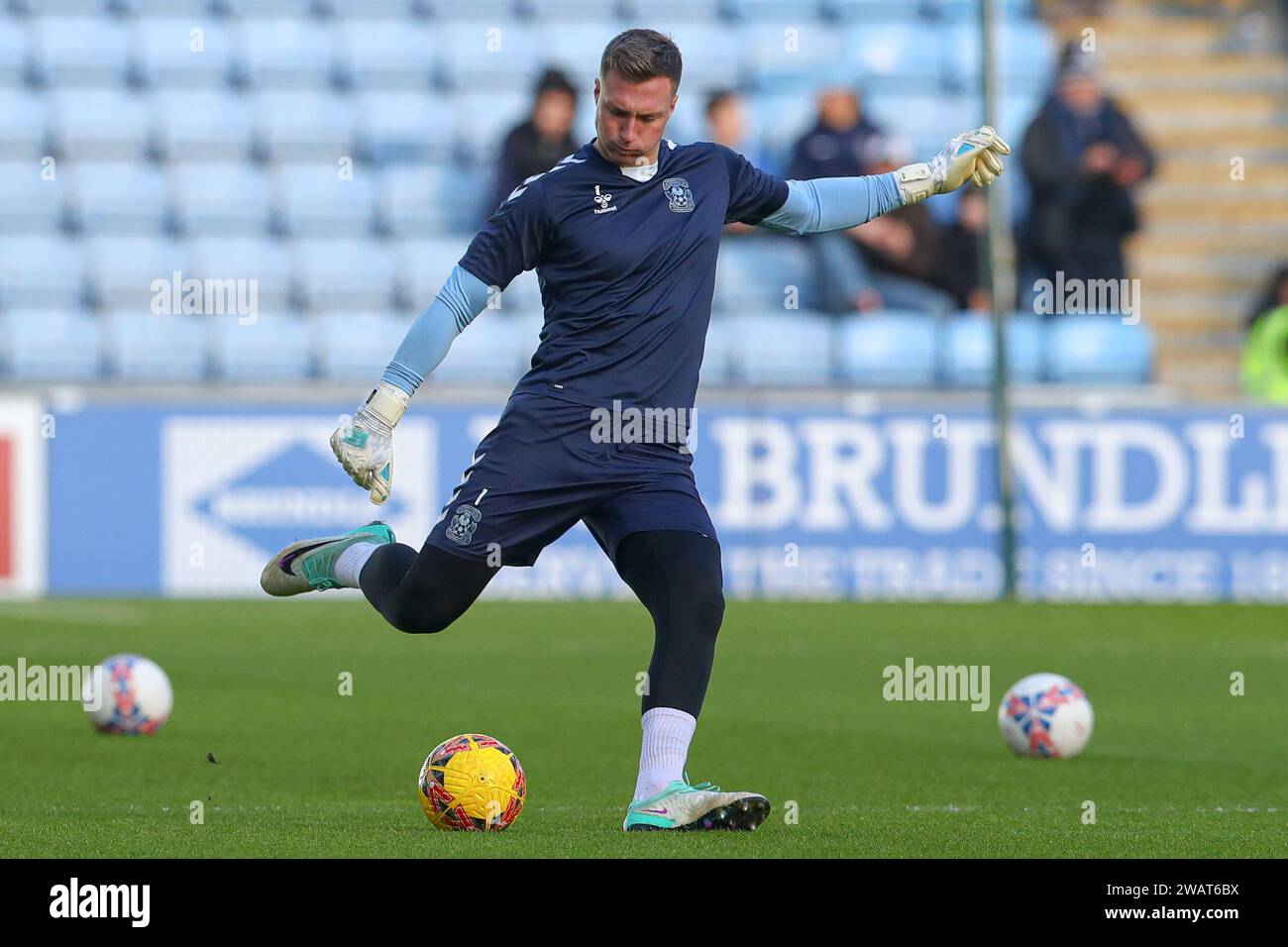 Simon Moore #1 of Coventry City warming up during the Emirates FA Cup ...
