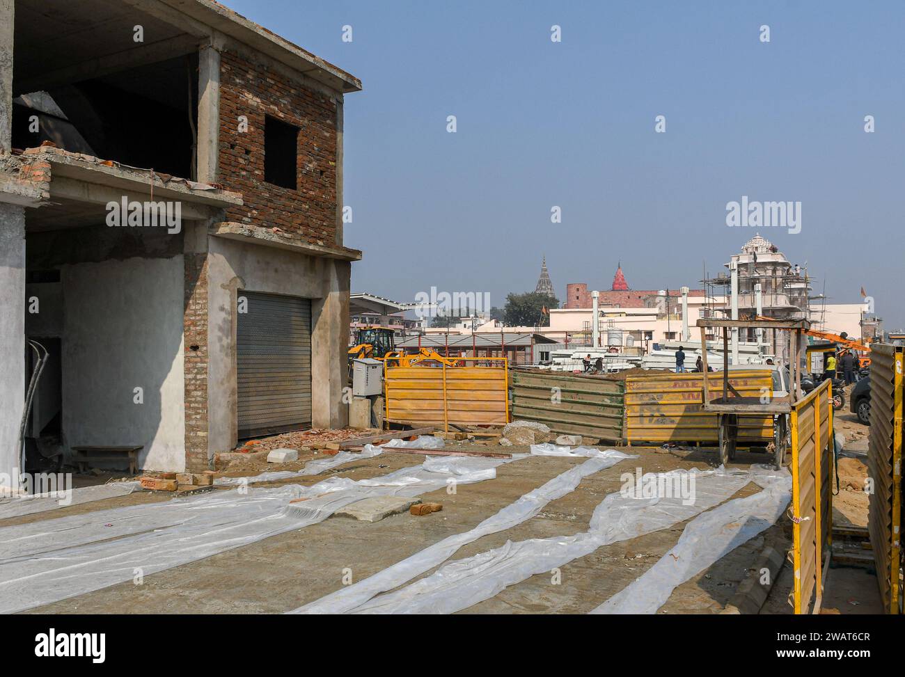 Ayodhya, India. 26th Dec, 2023. A view of the construction site where ...