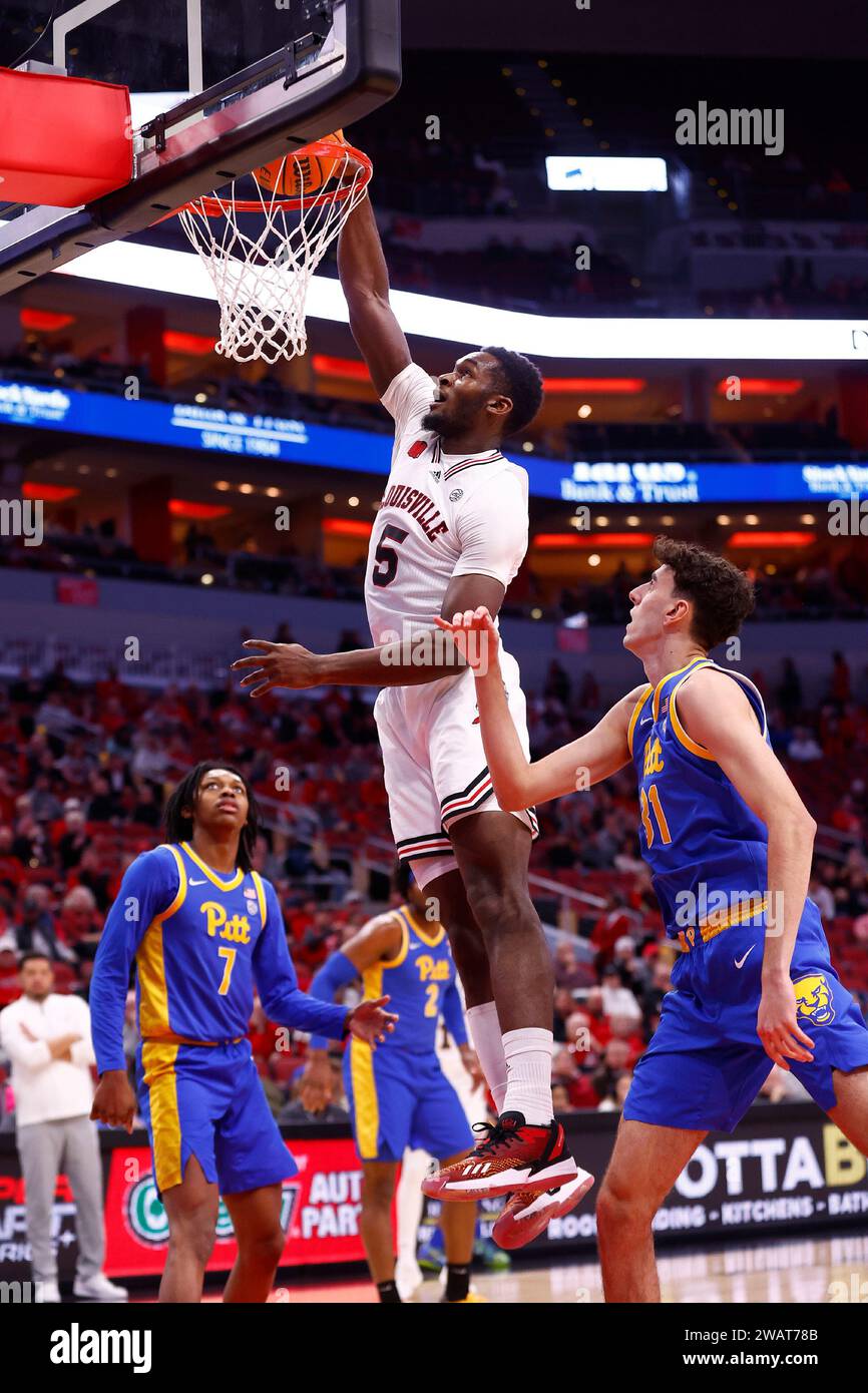 LOUISVILLE, KY - JANUARY 06: Louisville Cardinals forward Brandon ...
