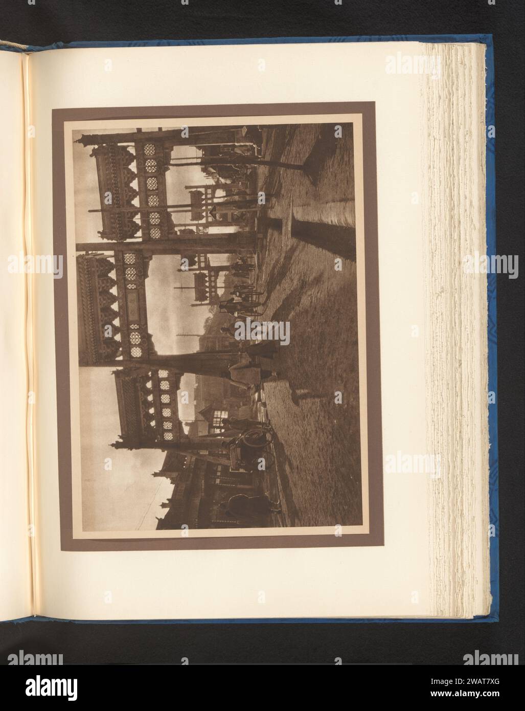 Paifang te Peking, Donald Mennie, c. 1915 - in or before 1920 ...