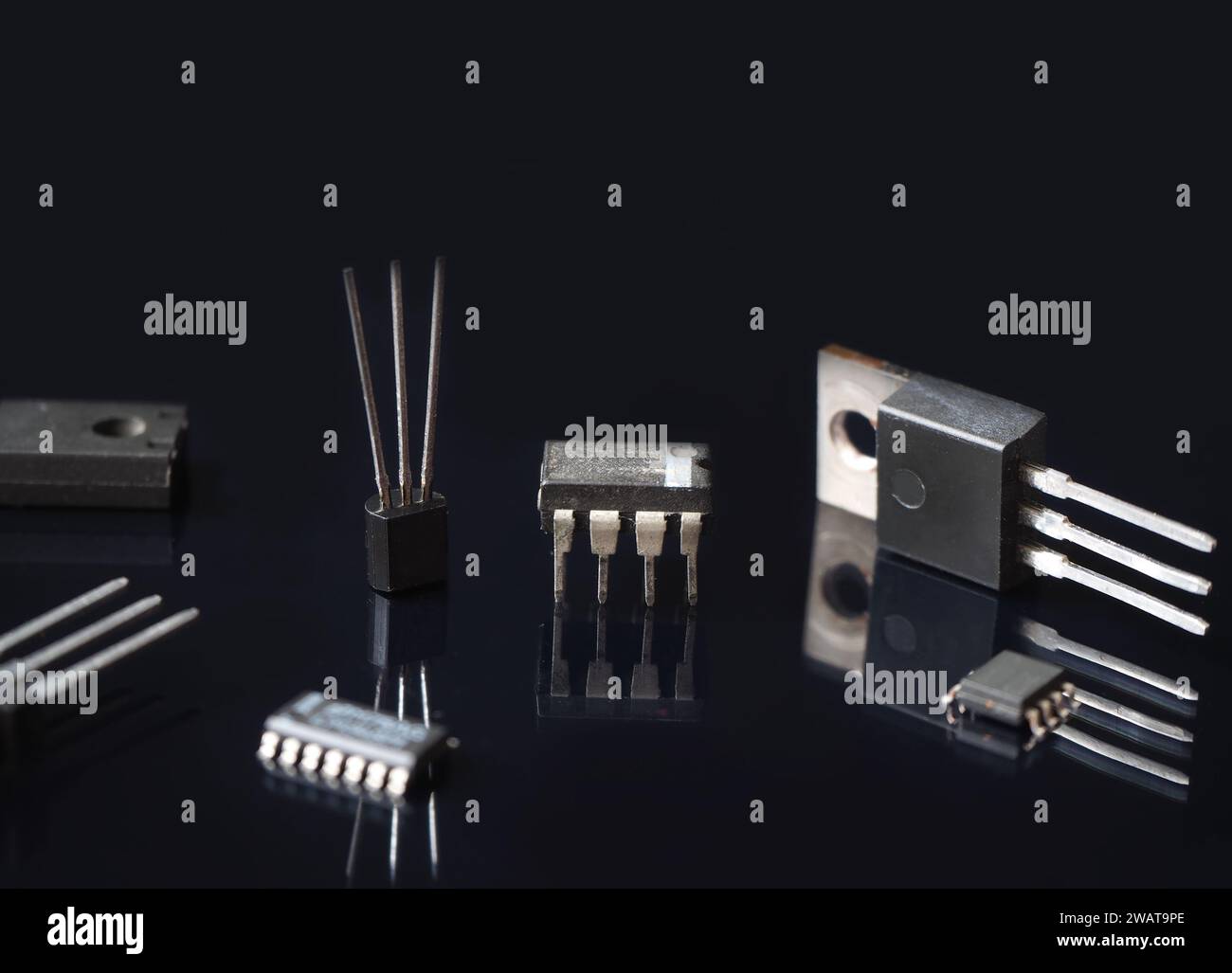 Electronic semiconductor components. Integrated circuit and transistors ...