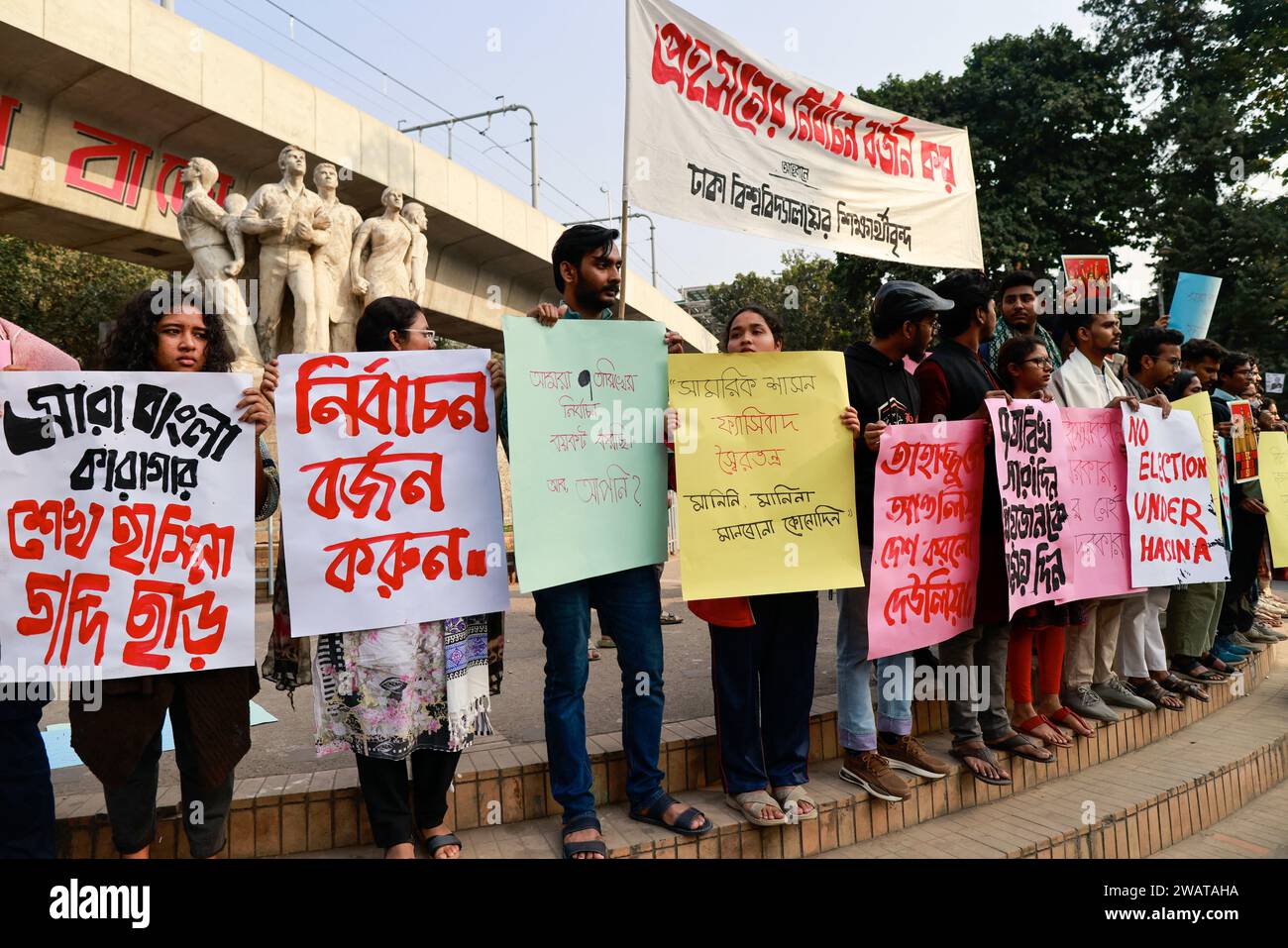 Dhaka, Bangladesh. 06th Jan, 2024. Dhaka University students hold ...